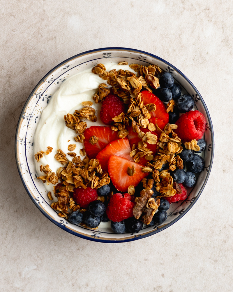 Fruit, Granola, & Greek Yogurt Breakfast Bowls • Daisybeet