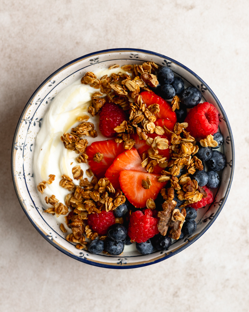 Fruit, Granola, & Greek Yogurt Breakfast Bowls • Daisybeet