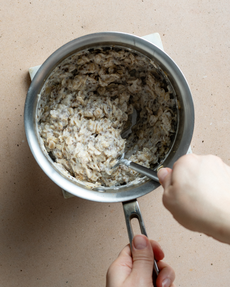 Oatmeal with Greek Yogurt (High Protein Breakfast) • Daisybeet