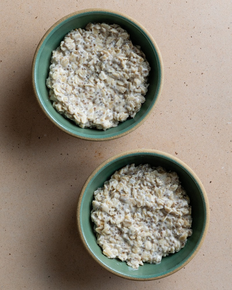 Oatmeal with Greek Yogurt (High Protein Breakfast) • Daisybeet